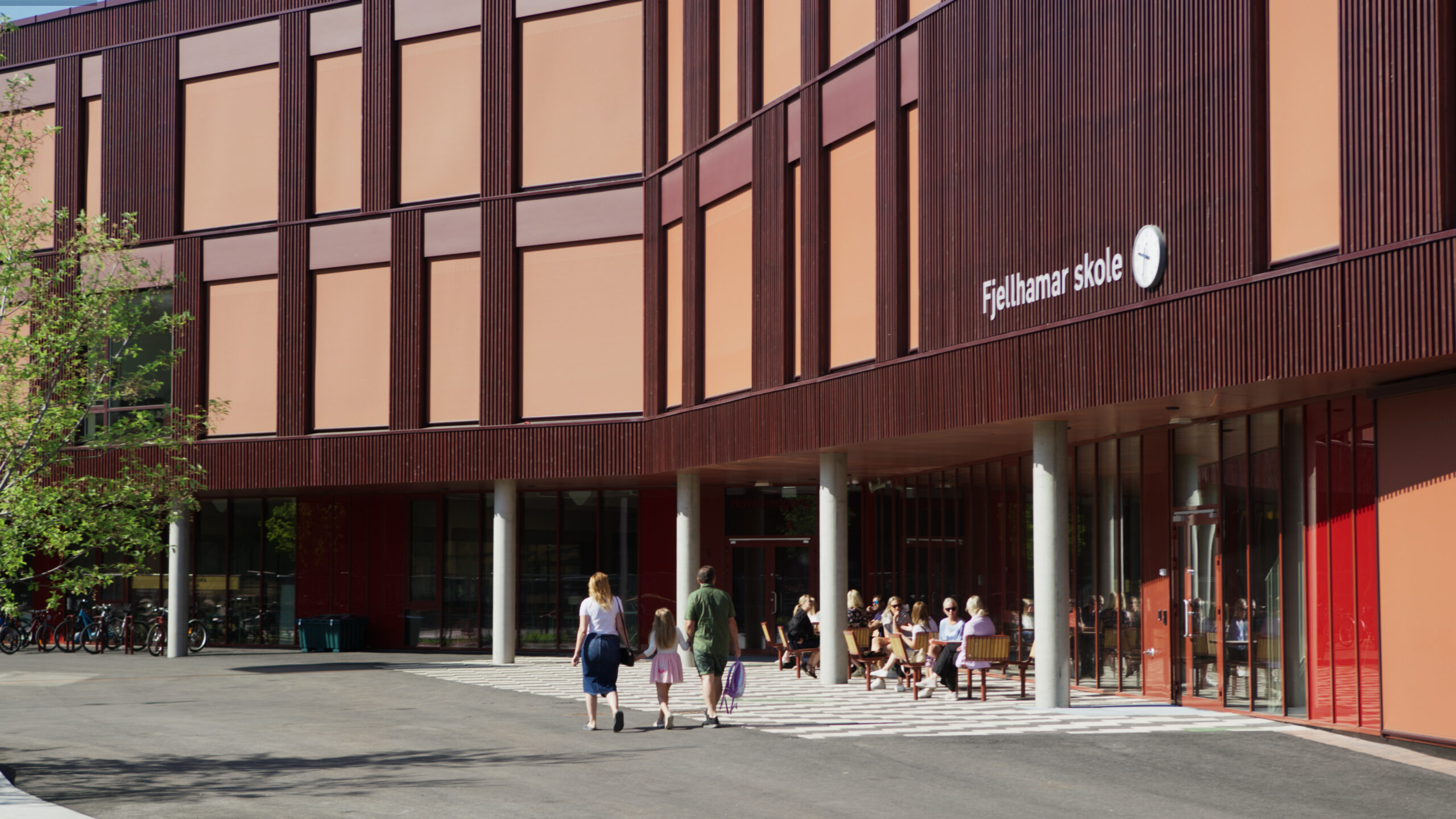 Dette er Norges største barneskole - Betonmast